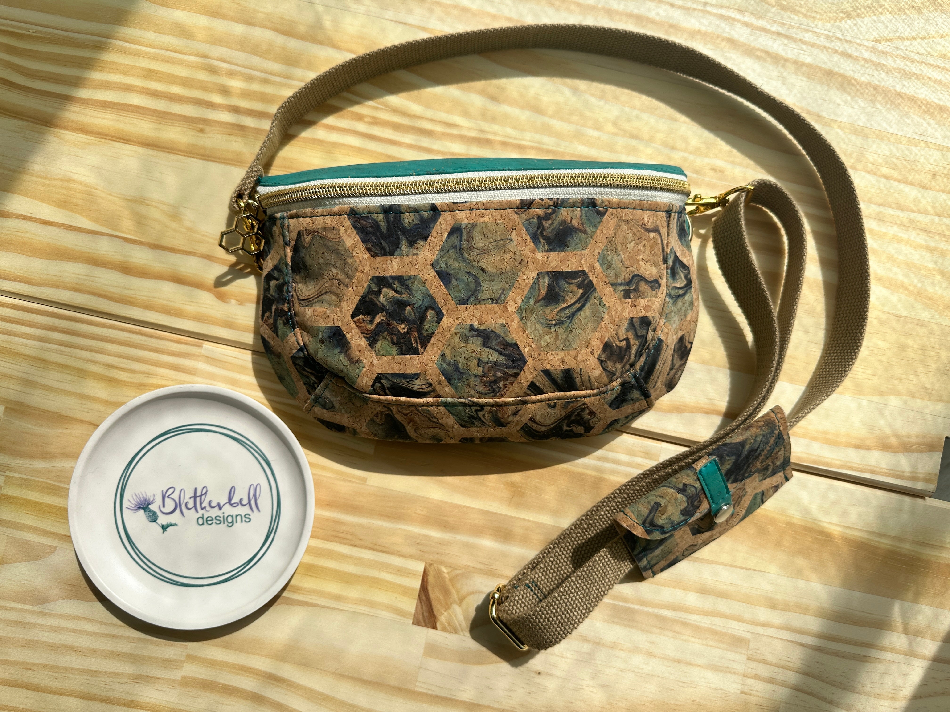 Clamshell Waistpack/Sling – Bletherbell Designs